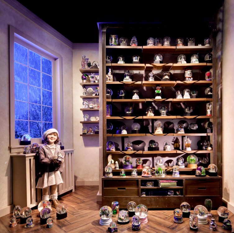 Saks Fifth Avenue | Window Dressing: 13 Seasonal Store Displays | TIME.com